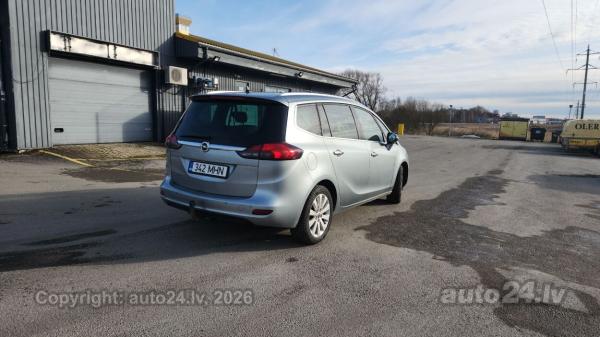 Grey Opel Zafira 2012 in Viljandi, with an engine capacity of 1.40 L and mileage of 211 thousand km for 3950 €, photo 4 on AUTOMOTO.COM.LV