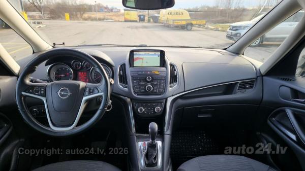 Grey Opel Zafira 2012 in Viljandi, with an engine capacity of 1.40 L and mileage of 211 thousand km for 3950 €, photo 11 on AUTOMOTO.COM.LV