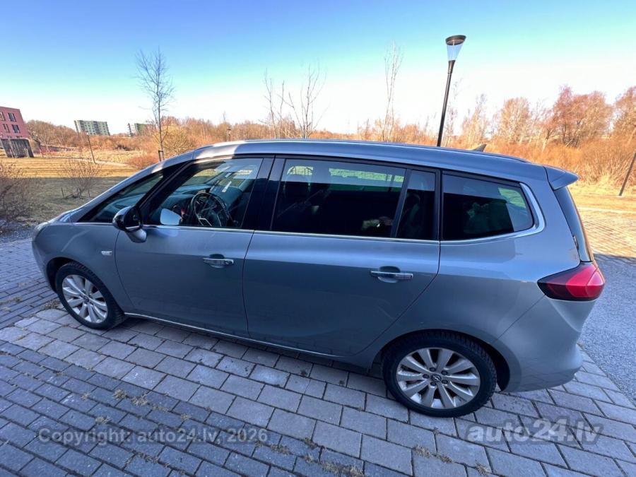 Grey Opel Zafira 2012 in Tartu, with an engine capacity of 1.40 L and mileage of 211 thousand km for 4799 €, photo 6 on AUTOMOTO.COM.LV