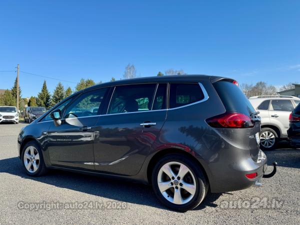 Grey Opel Zafira 2012 in Tartu, with an engine capacity of 2.00 L and mileage of 179 thousand km for 5500 €, photo 9 on AUTOMOTO.COM.LV