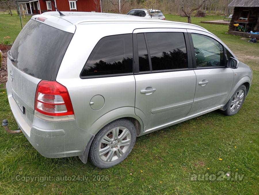 Pelēks Opel Zafira 2012 Tallina, ar dzinēja tilpumu 1.80 L un nobraukumu 201 tūkst. km par 1950 €, foto 4 vietnē AUTOMOTO.COM.LV