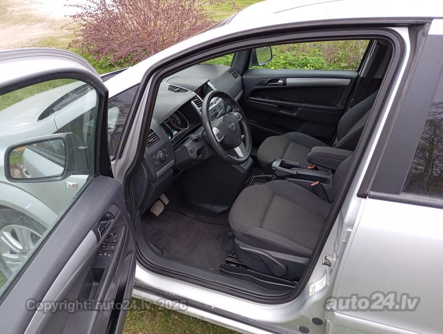 Pelēks Opel Zafira 2012 Tallina, ar dzinēja tilpumu 1.80 L un nobraukumu 201 tūkst. km par 1950 €, foto 9 vietnē AUTOMOTO.COM.LV
