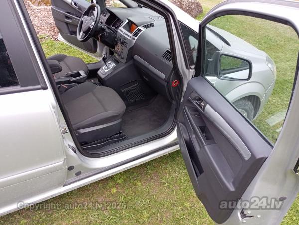 Grey Opel Zafira 2012 in Tallinn, with an engine capacity of 1.80 L and mileage of 201 thousand km for 1950 €, photo 9 on AUTOMOTO.COM.LV