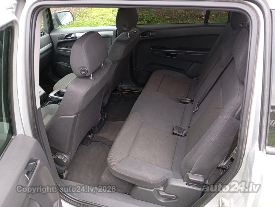 Pelēks Opel Zafira 2012 Tallina, ar dzinēja tilpumu 1.80 L un nobraukumu 201 tūkst. km par 1950 €, foto 11 vietnē AUTOMOTO.COM.LV
