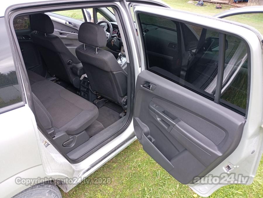 Pelēks Opel Zafira 2012 Tallina, ar dzinēja tilpumu 1.80 L un nobraukumu 201 tūkst. km par 1950 €, foto 12 vietnē AUTOMOTO.COM.LV