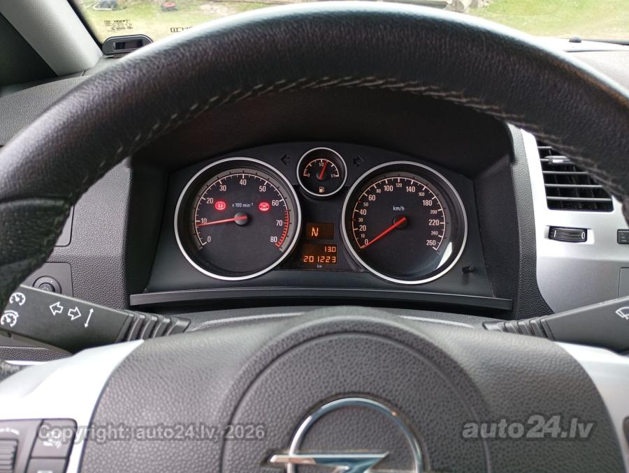 Pelēks Opel Zafira 2012 Tallina, ar dzinēja tilpumu 1.80 L un nobraukumu 201 tūkst. km par 1950 €, foto 14 vietnē AUTOMOTO.COM.LV