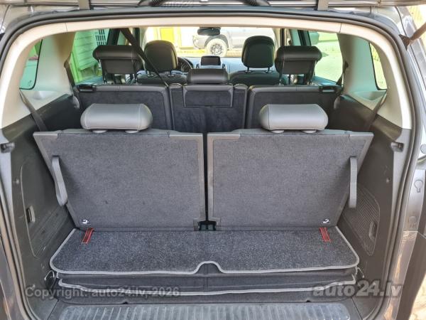 Grey Opel Zafira 2012 in Rakvere, with an engine capacity of 2.00 L and mileage of 267 thousand km for 7350 €, photo 9 on AUTOMOTO.COM.LV