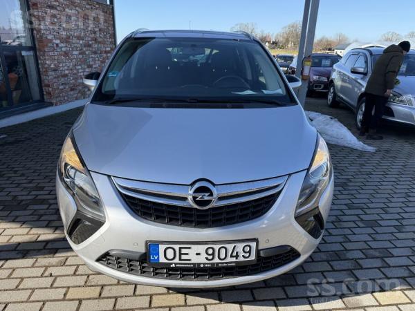 Grey Opel Zafira 2012 in Talsi, with an engine capacity of 2.00 L and mileage of 246 thousand km for 5970 €, photo 6 on AUTOMOTO.COM.LV