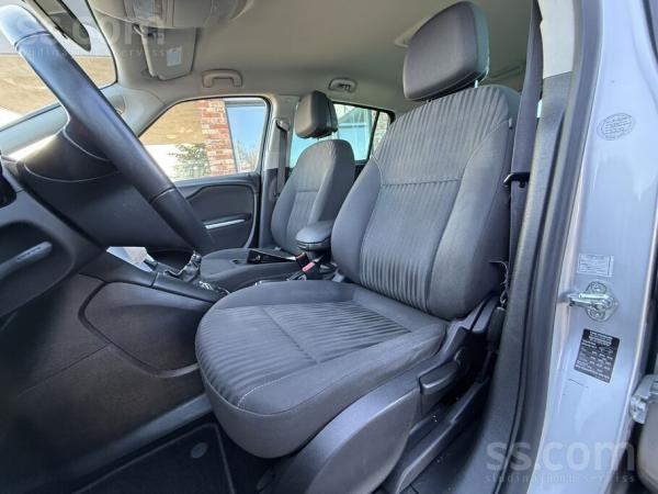 Grey Opel Zafira 2012 in Talsi, with an engine capacity of 2.00 L and mileage of 246 thousand km for 5970 €, photo 7 on AUTOMOTO.COM.LV