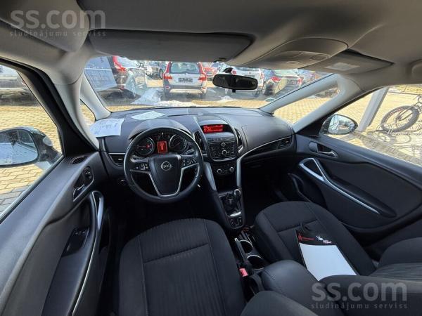 Grey Opel Zafira 2012 in Talsi, with an engine capacity of 2.00 L and mileage of 246 thousand km for 5970 €, photo 9 on AUTOMOTO.COM.LV