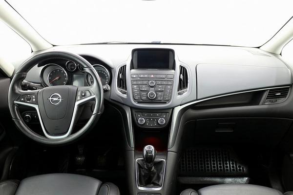 Grey Opel Zafira 2012 in Tallinn, with an engine capacity of 1.60 L and mileage of 219 thousand km for 3499 €, photo 6 on AUTOMOTO.COM.LV