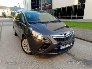 Grey Opel Zafira 2013 in Tartu, with an engine capacity of 1.40 L and mileage of 247 thousand km for 5499 €, photo 3 on AUTOMOTO.COM.LV