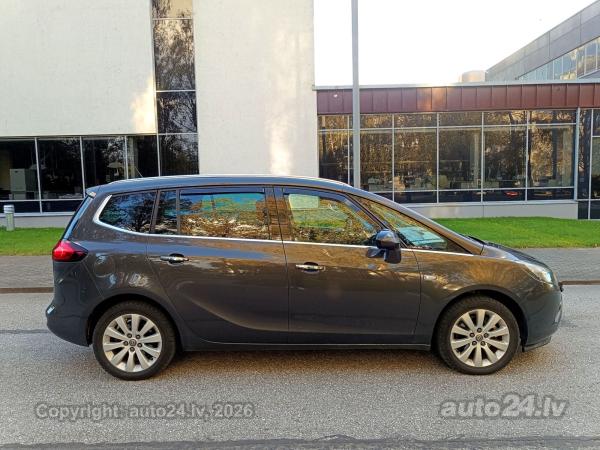 Grey Opel Zafira 2013 in Tartu, with an engine capacity of 1.40 L and mileage of 247 thousand km for 5499 €, photo 6 on AUTOMOTO.COM.LV