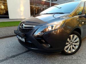 Grey Opel Zafira 2013 in Tartu, with an engine capacity of 1.40 L and mileage of 247 thousand km for 5499 €, photo 8 on AUTOMOTO.COM.LV