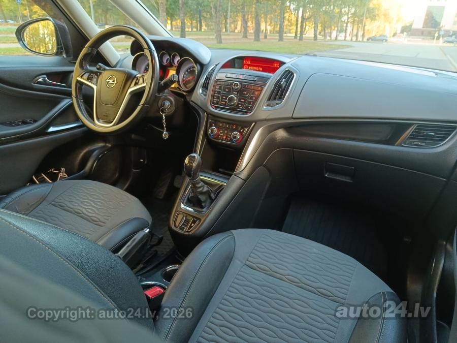 Grey Opel Zafira 2013 in Tartu, with an engine capacity of 1.40 L and mileage of 247 thousand km for 5499 €, photo 9 on AUTOMOTO.COM.LV