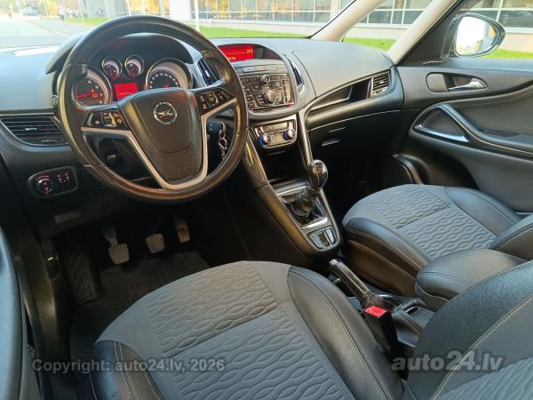 Grey Opel Zafira 2013 in Tartu, with an engine capacity of 1.40 L and mileage of 247 thousand km for 5499 €, photo 10 on AUTOMOTO.COM.LV