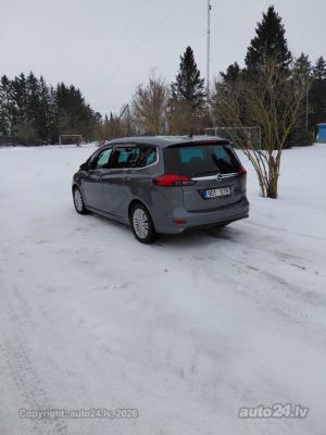 Grey Opel Zafira 2015 in Parnu, with an engine capacity of 1.60 L and mileage of 261 thousand km for 7300 €, photo 2 on AUTOMOTO.COM.LV