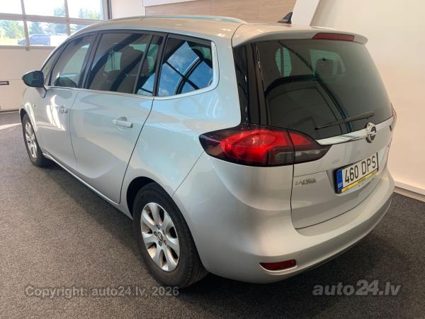 Grey Opel Zafira 2015 in Rakvere, with an engine capacity of 1.60 L and mileage of 228 thousand km for 3800 €, photo 4 on AUTOMOTO.COM.LV