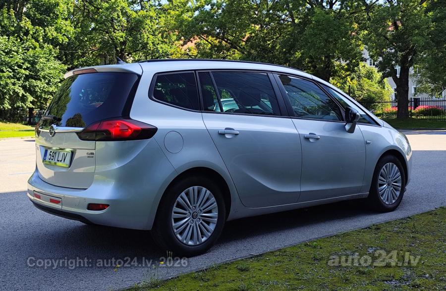 Grey Opel Zafira 2015 in Parnu, with an engine capacity of 2.00 L and mileage of 193 thousand km for 5700 €, photo 3 on AUTOMOTO.COM.LV
