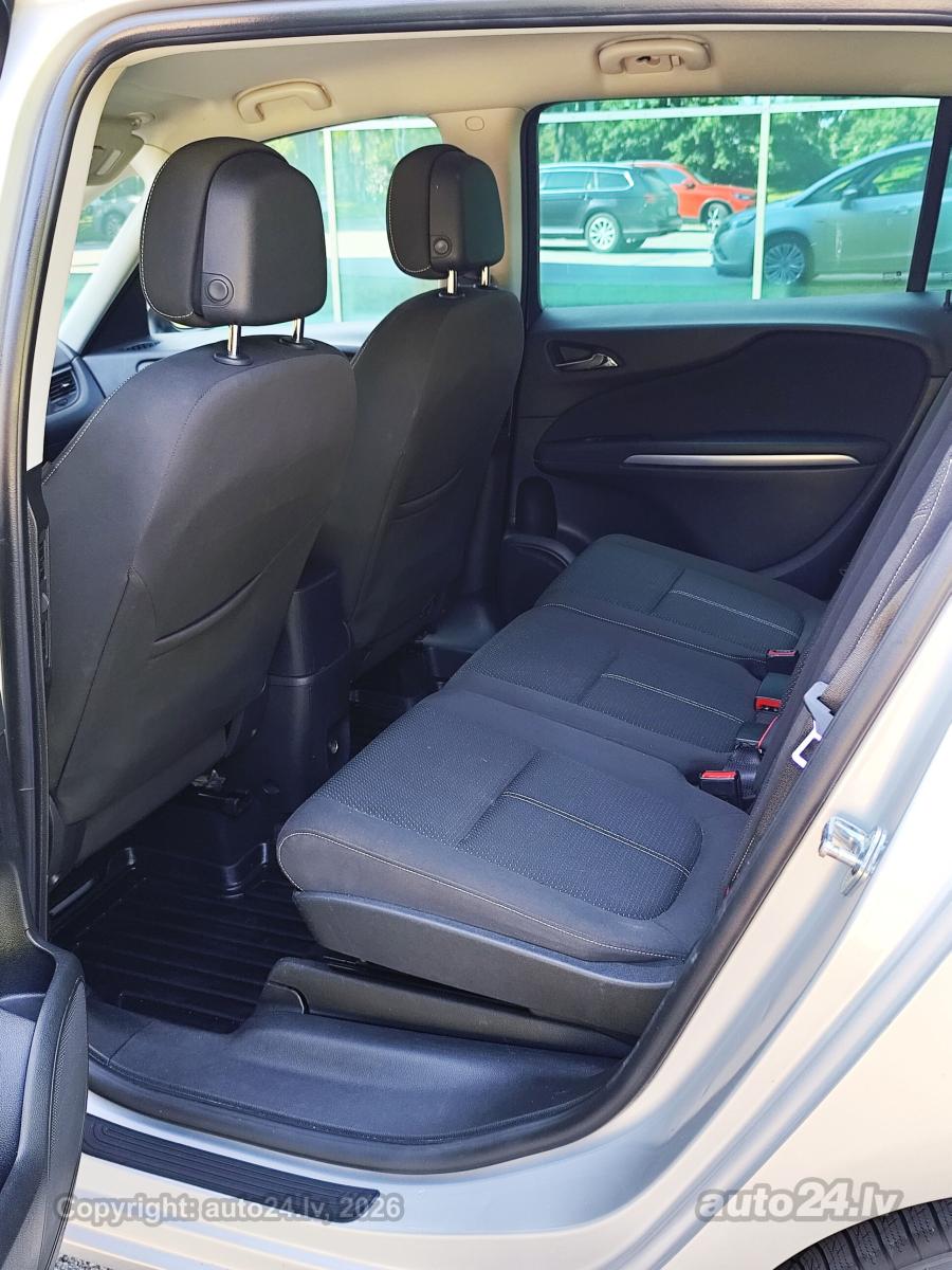 Grey Opel Zafira 2015 in Parnu, with an engine capacity of 2.00 L and mileage of 193 thousand km for 5700 €, photo 9 on AUTOMOTO.COM.LV