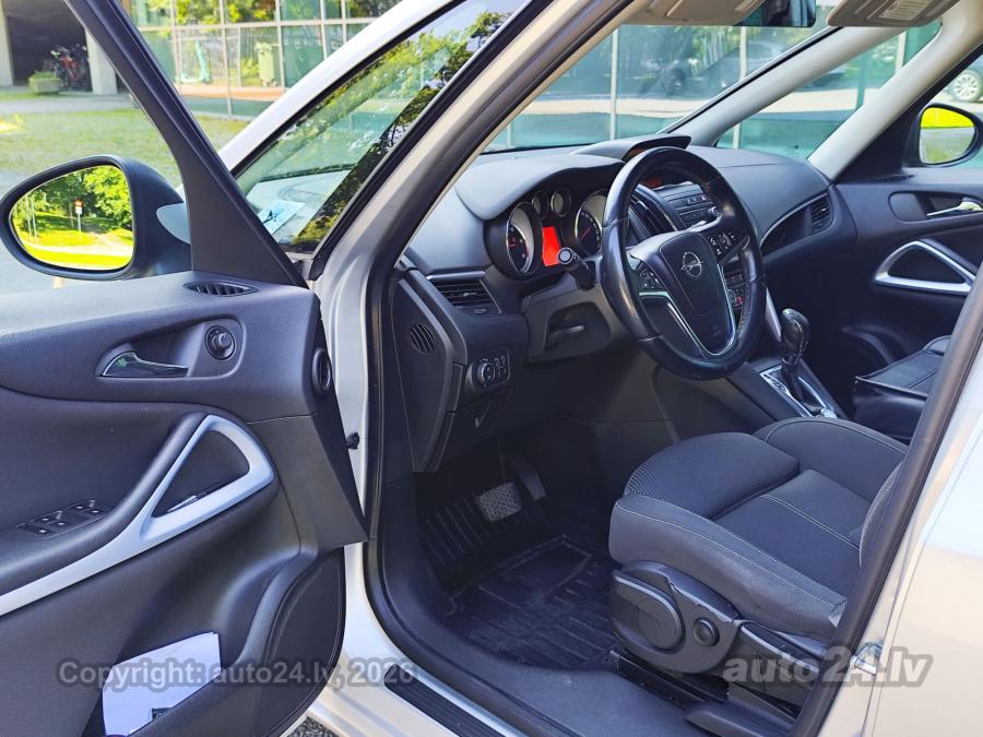 Grey Opel Zafira 2015 in Parnu, with an engine capacity of 2.00 L and mileage of 193 thousand km for 5700 €, photo 10 on AUTOMOTO.COM.LV