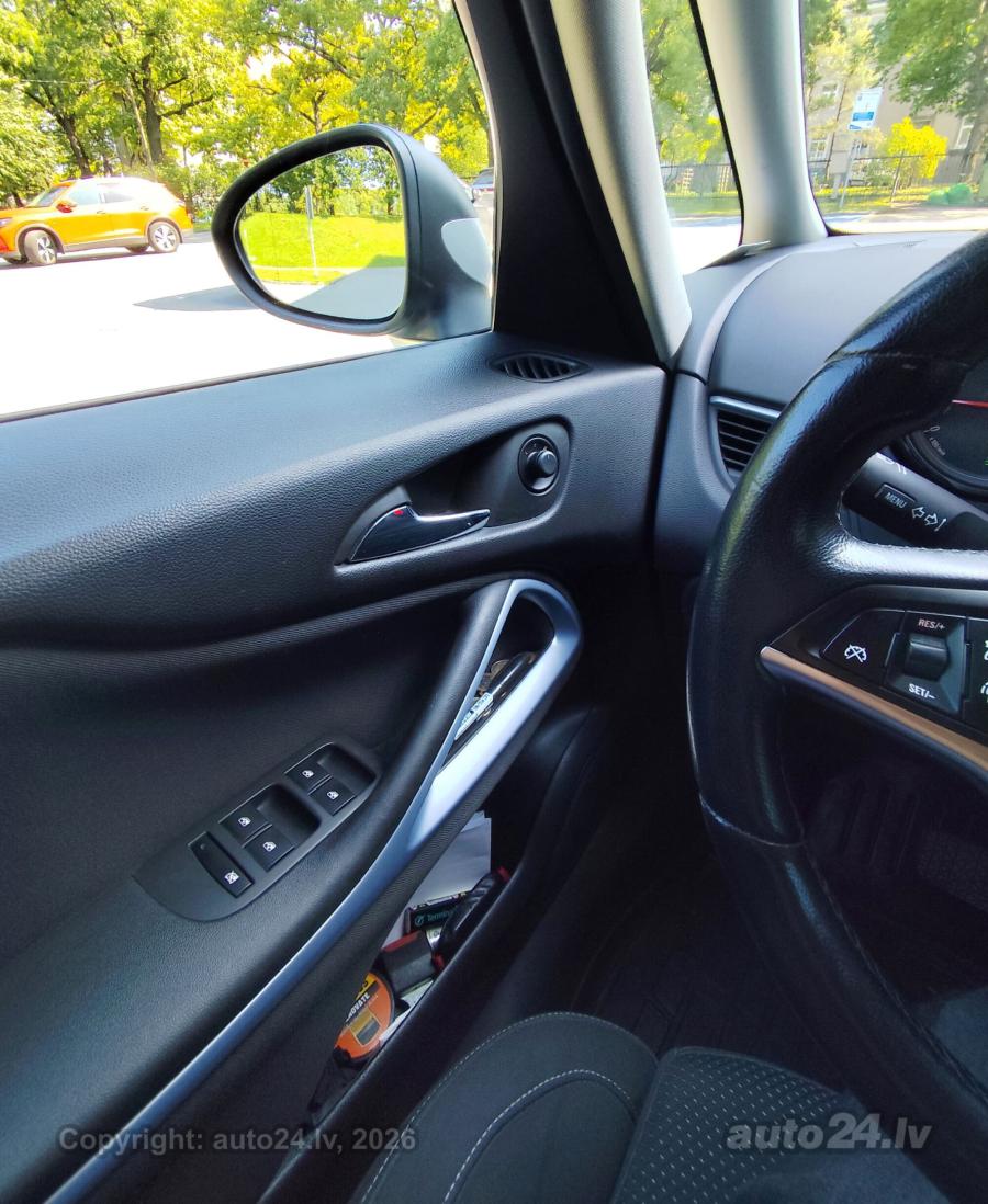 Grey Opel Zafira 2015 in Parnu, with an engine capacity of 2.00 L and mileage of 193 thousand km for 5700 €, photo 14 on AUTOMOTO.COM.LV