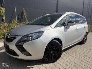 Grey Opel Zafira 2015 in Vilnius, with an engine capacity of 2.00 L and mileage of 200 thousand km for 6666 €, photo  on AUTOMOTO.COM.LV