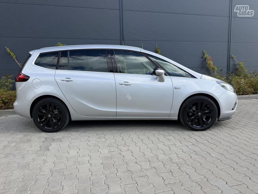 Grey Opel Zafira 2015 in Vilnius, with an engine capacity of 2.00 L and mileage of 200 thousand km for 6400 €, photo 9 on AUTOMOTO.COM.LV