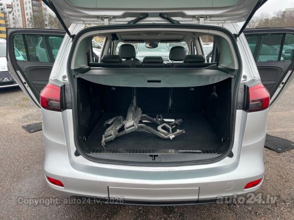 Grey Opel Zafira 2018 in Tallinn, with an engine capacity of 1.60 L and mileage of 166 thousand km for 9999 €, photo 7 on AUTOMOTO.COM.LV