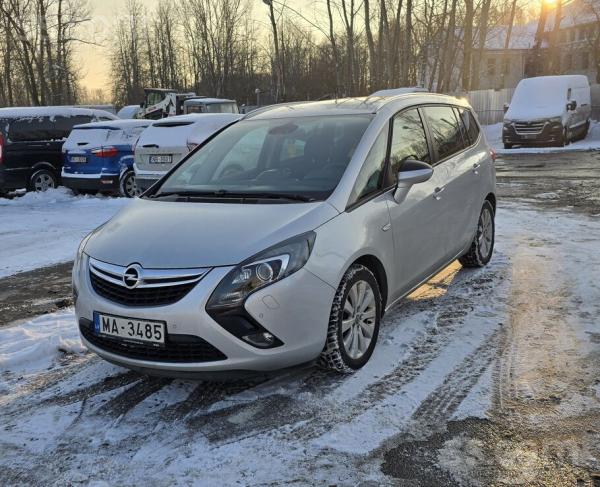 Opel Zafira 2015 in Riga, with an engine capacity of 2.00 L and mileage of 211 thousand km for 7950 €, photo 1 on AUTOMOTO.COM.LV