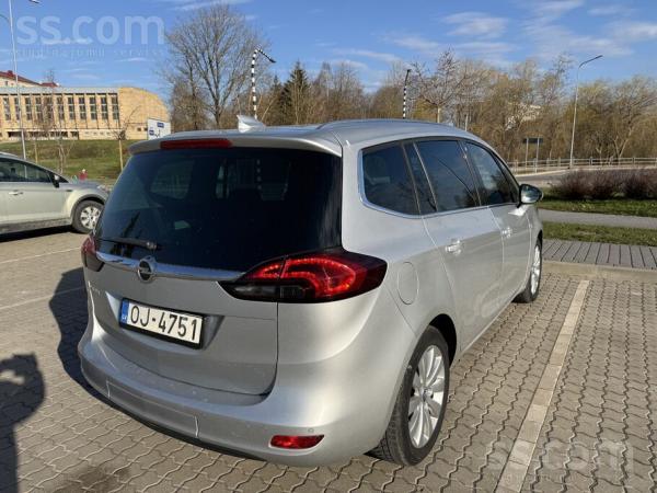 Opel Zafira 2017 in Saldus, with an engine capacity of 1.60 L and mileage of 272 thousand km for 7590 €, photo 9 on AUTOMOTO.COM.LV