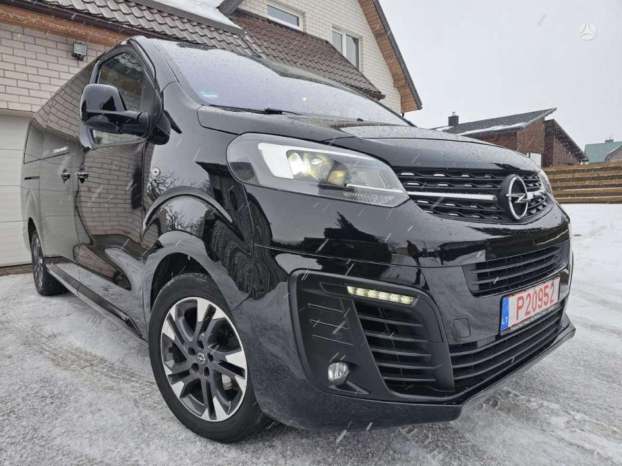 Melns Opel Zafira Life 2022 Kauņa, ar dzinēja tilpumu 2.00 L un nobraukumu 202 tūkst. km par 18999 €, foto 1 vietnē AUTOMOTO.COM.LV