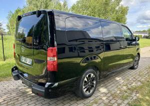 Black Opel Zafira Life 2022 in Taurage, with an engine capacity of 2.00 L and mileage of 186 thousand km for 18700 €, photo 5 on AUTOMOTO.COM.LV