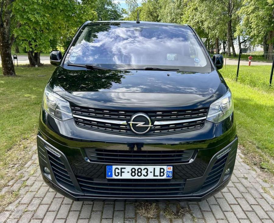 Black Opel Zafira Life 2022 in Taurage, with an engine capacity of 2.00 L and mileage of 186 thousand km for 18700 €, photo 7 on AUTOMOTO.COM.LV