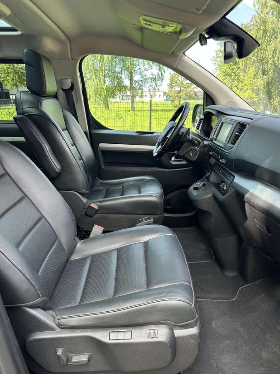 Black Opel Zafira Life 2022 in Taurage, with an engine capacity of 2.00 L and mileage of 186 thousand km for 18700 €, photo 8 on AUTOMOTO.COM.LV