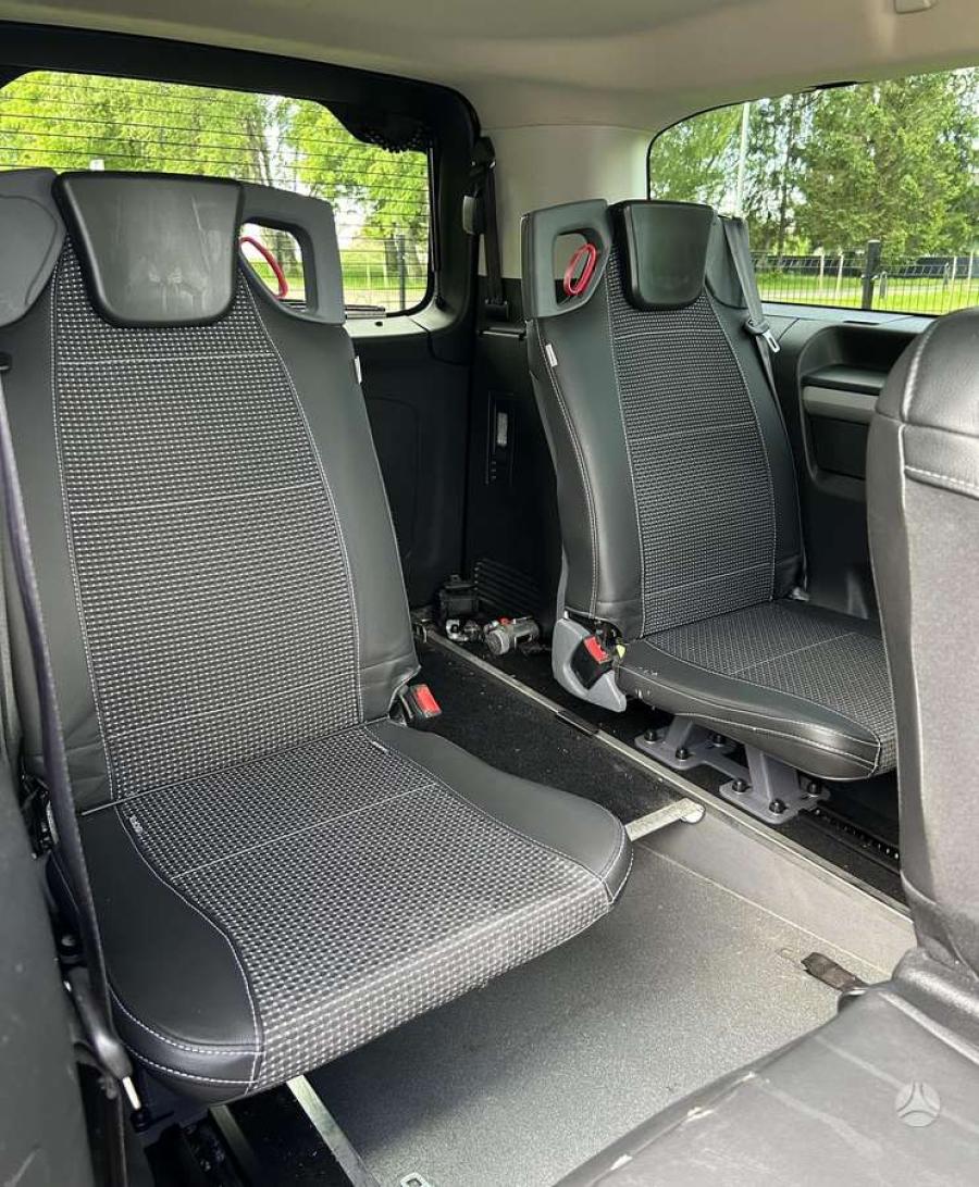 Black Opel Zafira Life 2022 in Taurage, with an engine capacity of 2.00 L and mileage of 186 thousand km for 18700 €, photo 10 on AUTOMOTO.COM.LV