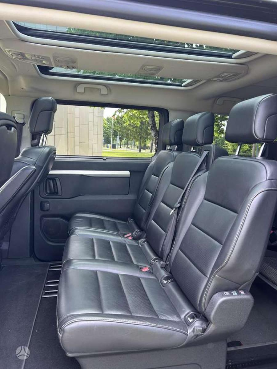 Black Opel Zafira Life 2022 in Taurage, with an engine capacity of 2.00 L and mileage of 186 thousand km for 18700 €, photo 11 on AUTOMOTO.COM.LV