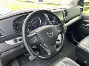 Black Opel Zafira Life 2022 in Taurage, with an engine capacity of 2.00 L and mileage of 186 thousand km for 18700 €, photo 13 on AUTOMOTO.COM.LV