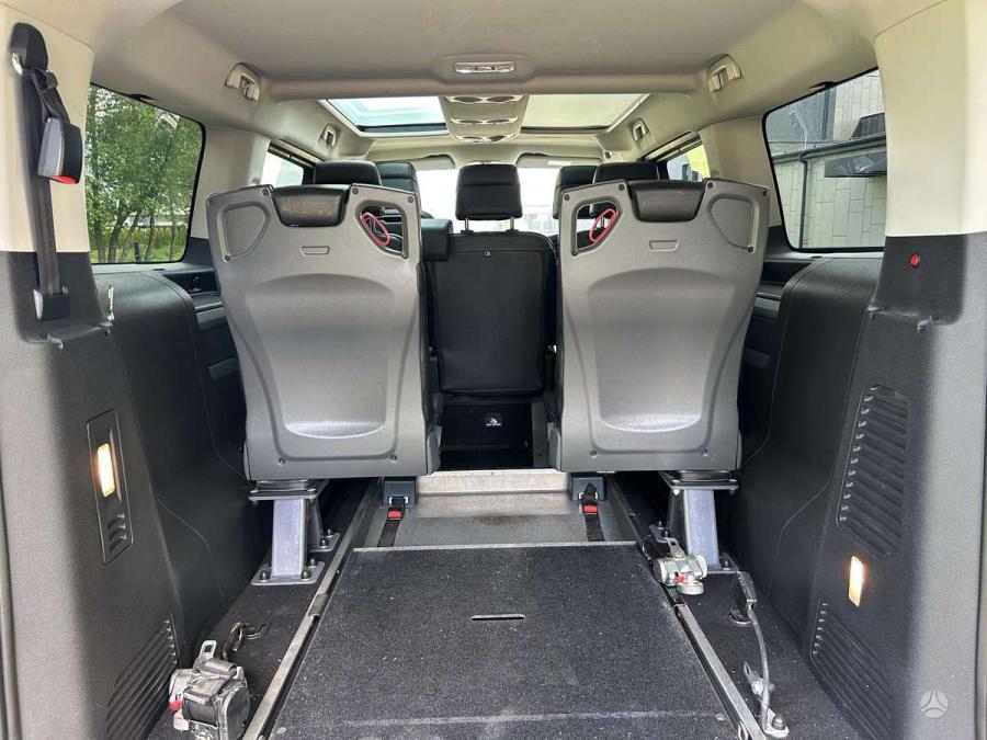Black Opel Zafira Life 2022 in Taurage, with an engine capacity of 2.00 L and mileage of 186 thousand km for 18700 €, photo 24 on AUTOMOTO.COM.LV