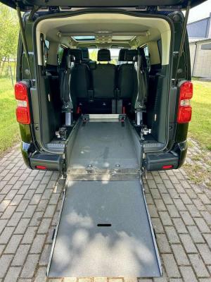 Black Opel Zafira Life 2022 in Taurage, with an engine capacity of 2.00 L and mileage of 186 thousand km for 18700 €, photo 25 on AUTOMOTO.COM.LV