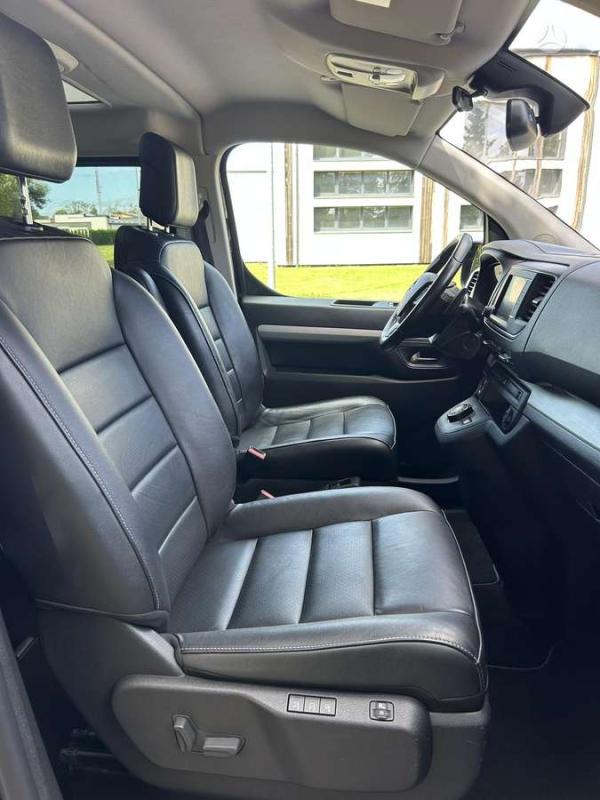 Black Opel Zafira Life 2022 in Taurage, with an engine capacity of 2.00 L and mileage of 187 thousand km for 18200 €, photo 7 on AUTOMOTO.COM.LV