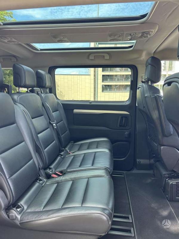 Black Opel Zafira Life 2022 in Taurage, with an engine capacity of 2.00 L and mileage of 187 thousand km for 18200 €, photo 8 on AUTOMOTO.COM.LV