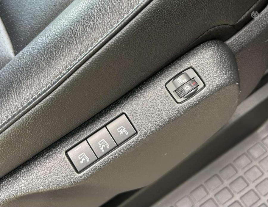 Melns Opel Zafira Life 2022 Tauragė, ar dzinēja tilpumu 2.00 L un nobraukumu 187 tūkst. km par 18200 €, foto 17 vietnē AUTOMOTO.COM.LV