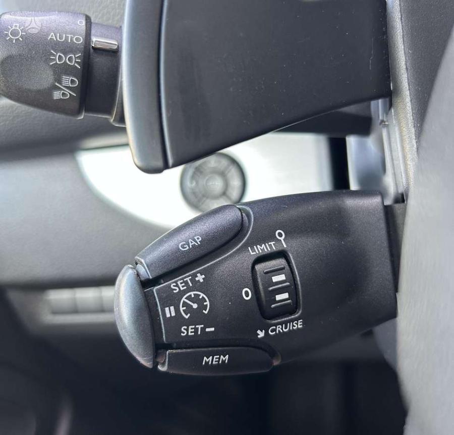 Melns Opel Zafira Life 2022 Tauragė, ar dzinēja tilpumu 2.00 L un nobraukumu 187 tūkst. km par 18200 €, foto 18 vietnē AUTOMOTO.COM.LV