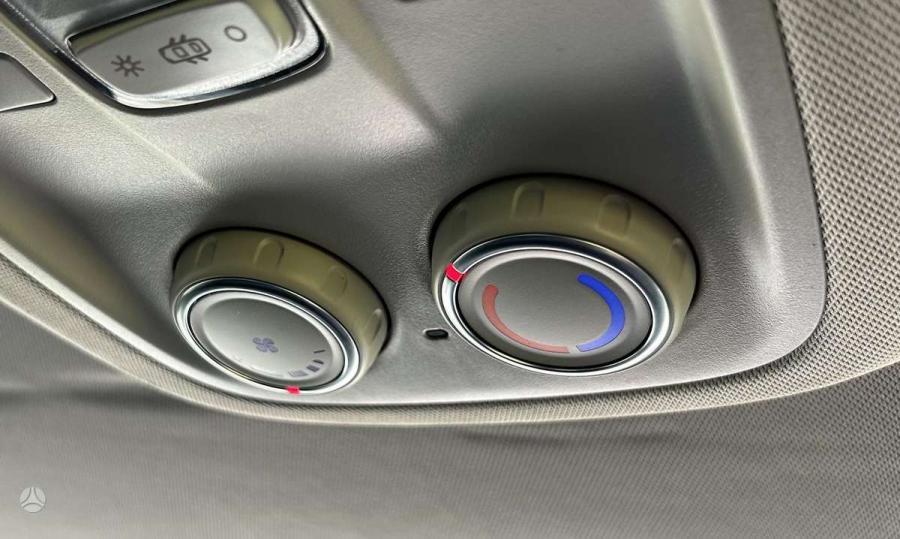 Melns Opel Zafira Life 2022 Tauragė, ar dzinēja tilpumu 2.00 L un nobraukumu 187 tūkst. km par 18200 €, foto 20 vietnē AUTOMOTO.COM.LV
