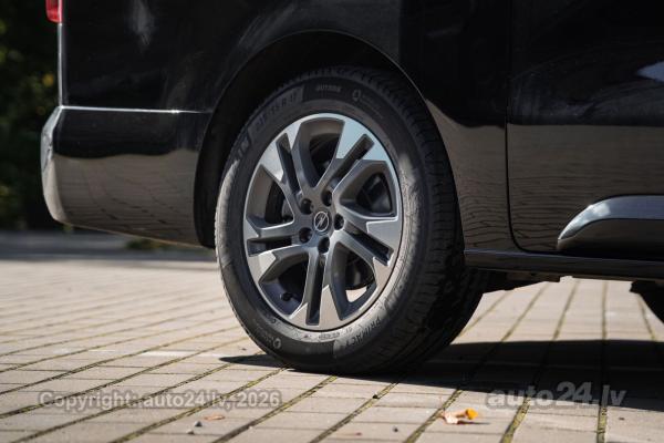 Black Opel Zafira Life 2025 in Jogeva, with an engine capacity of 2.00 L and mileage of 26 thousand km for 46900 €, photo 9 on AUTOMOTO.COM.LV