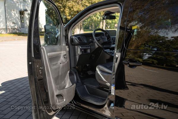 Black Opel Zafira Life 2025 in Jogeva, with an engine capacity of 2.00 L and mileage of 26 thousand km for 46900 €, photo 10 on AUTOMOTO.COM.LV