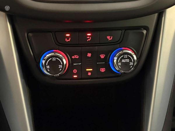 Blue Opel Zafira Life 2013 in Marijampole, with an engine capacity of 1.96 L and mileage of 246 thousand km for 4999 €, photo 11 on AUTOMOTO.COM.LV