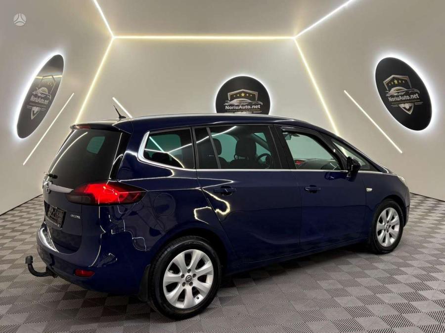 Blue Opel Zafira Life 2013 in Marijampole, with an engine capacity of 1.96 L and mileage of 246 thousand km for 4999 €, photo 14 on AUTOMOTO.COM.LV