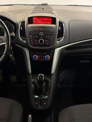 Blue Opel Zafira Life 2013 in Marijampole, with an engine capacity of 1.96 L and mileage of 246 thousand km for 4999 €, photo 18 on AUTOMOTO.COM.LV